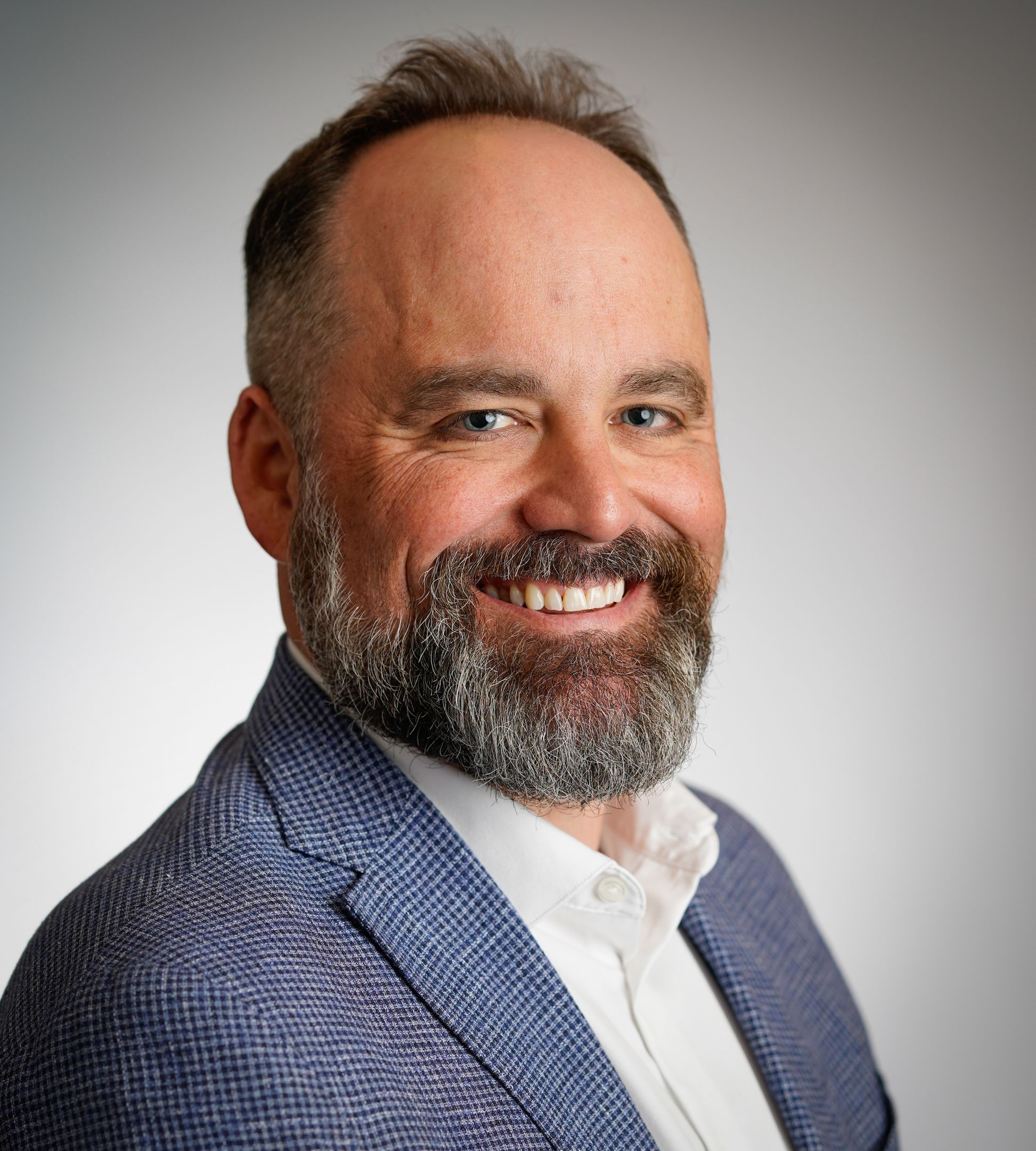 Slik bruker Gray Media Dropbox Replay til å produsere 160 episoder eksternt